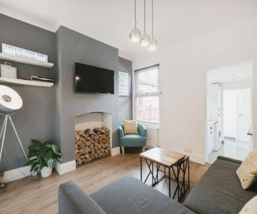Cambridge House - Modern 2 Bedroom House, Close To Luton Airport & Town ...