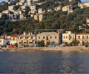 Grand Boutique Studios, Afissos - Amimir.com