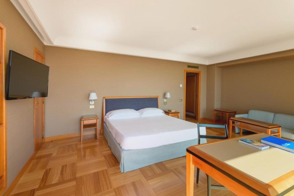 Hotel Royal Continental - Neapel