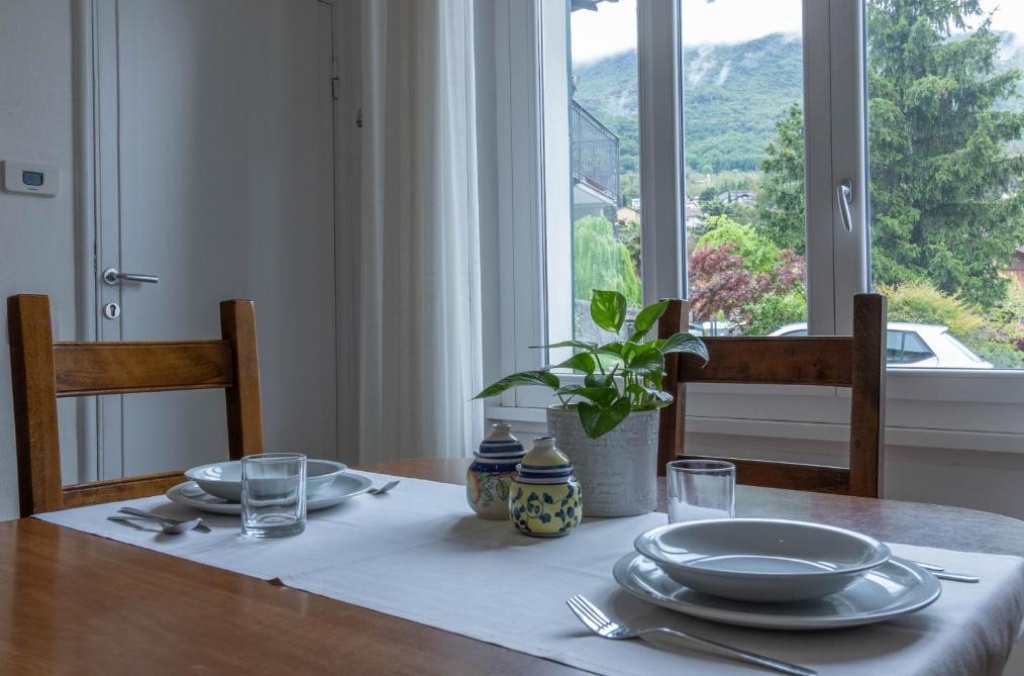 Mamma Ciccia - La Ninfea Apartment, Mandello del Lario - Esquiades.com